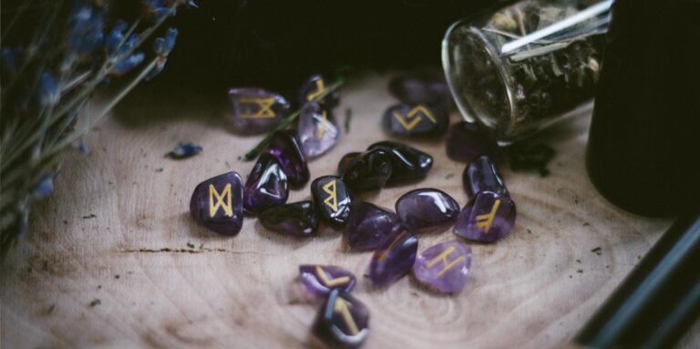 Qu'est-ce que les runes ? Comment apprendre ? Agoracadémie